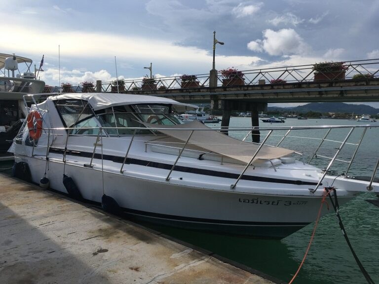 BERTRAM MOPPIE 31 feet- 2 engines 840 HP - Henri Captain