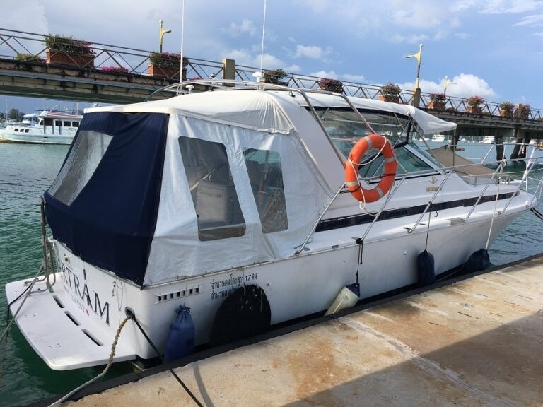 BERTRAM MOPPIE 31 feet- 2 engines 840 HP - Henri Captain