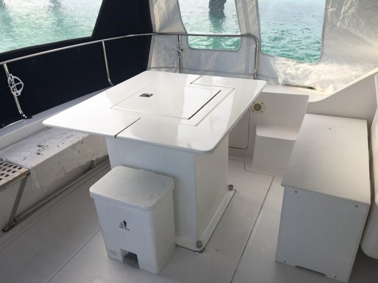 BERTRAM MOPPIE 31 feet- 2 engines 840 HP - Henri Captain