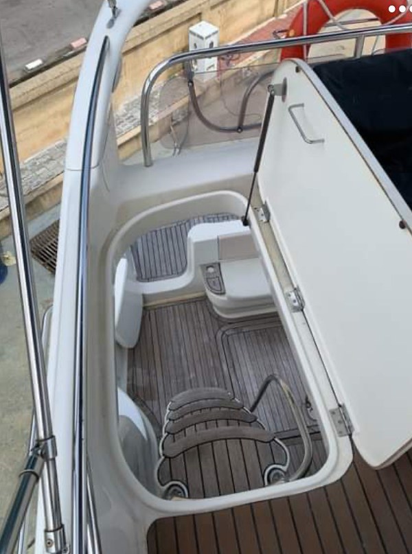 YACHT CRANCHI 40 Feet- 2 CABINS - Henri Captain