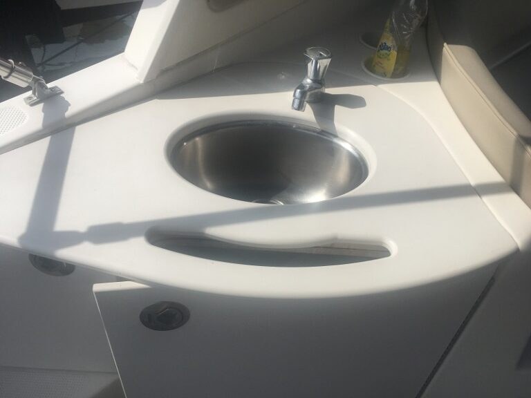 YACHT BAYLINER 35 Feet- 2 engines 520 hp- 2 cabins - Henri Captain