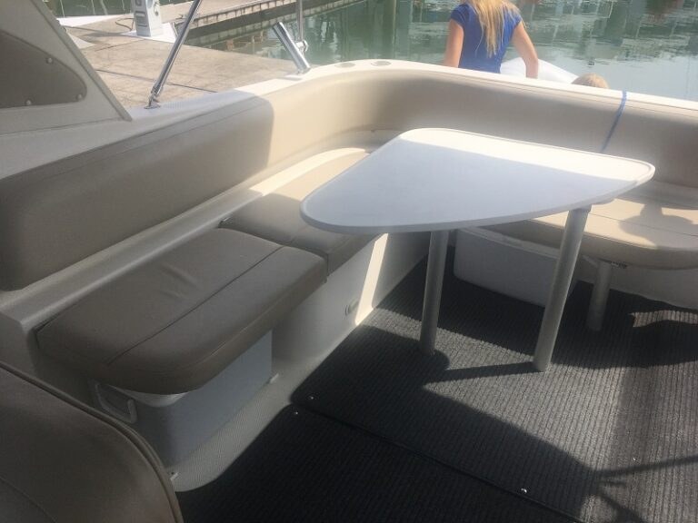 YACHT BAYLINER 35 Feet- 2 engines 520 hp- 2 cabins - Henri Captain