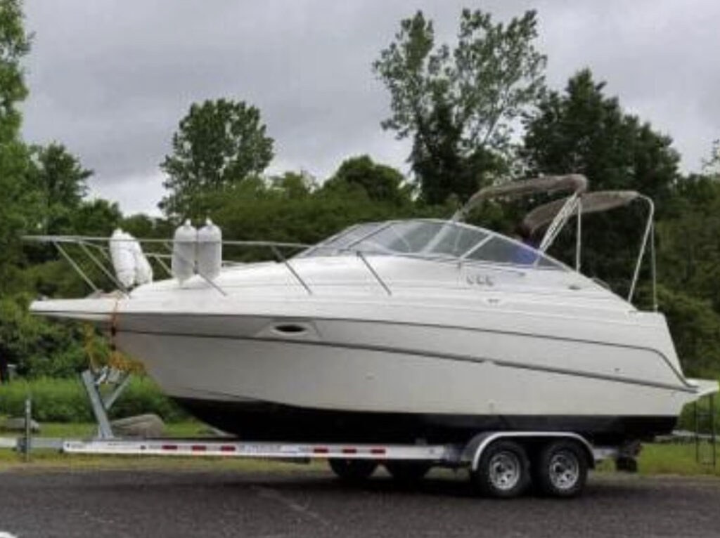 YACHT MAXUM 25 FEET- 2 Cabins- 12 Passengers - Henri Captain