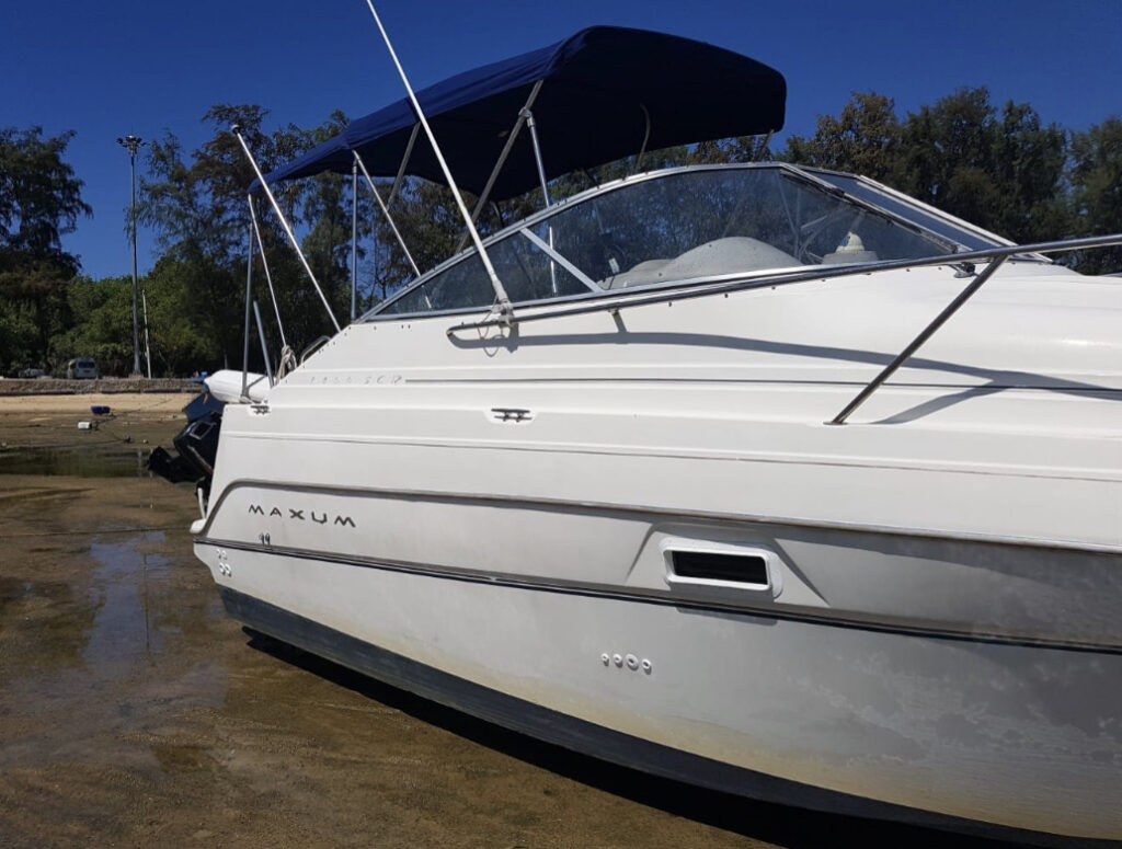 YACHT MAXUM 25 FEET- 2 Cabins- 12 Passengers - Henri Captain