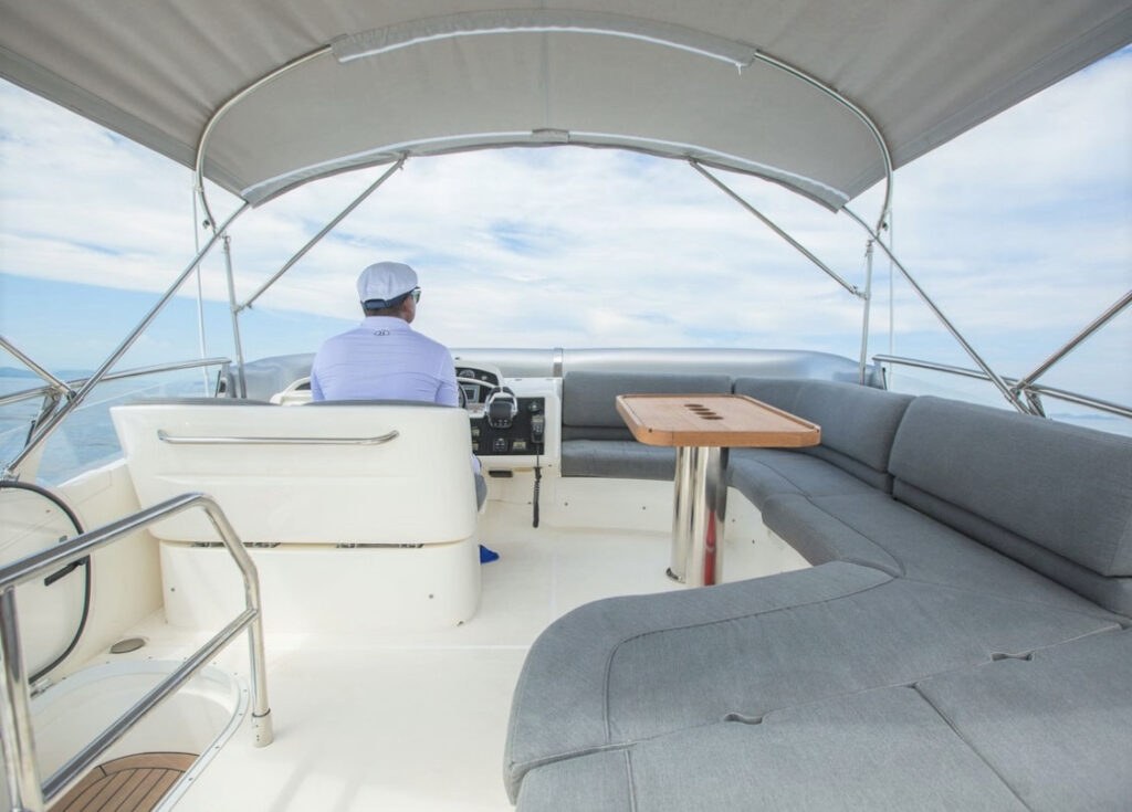 YACHT PRINCESS 42 FLYBRIDGE- 2 CABINS - Henri Captain