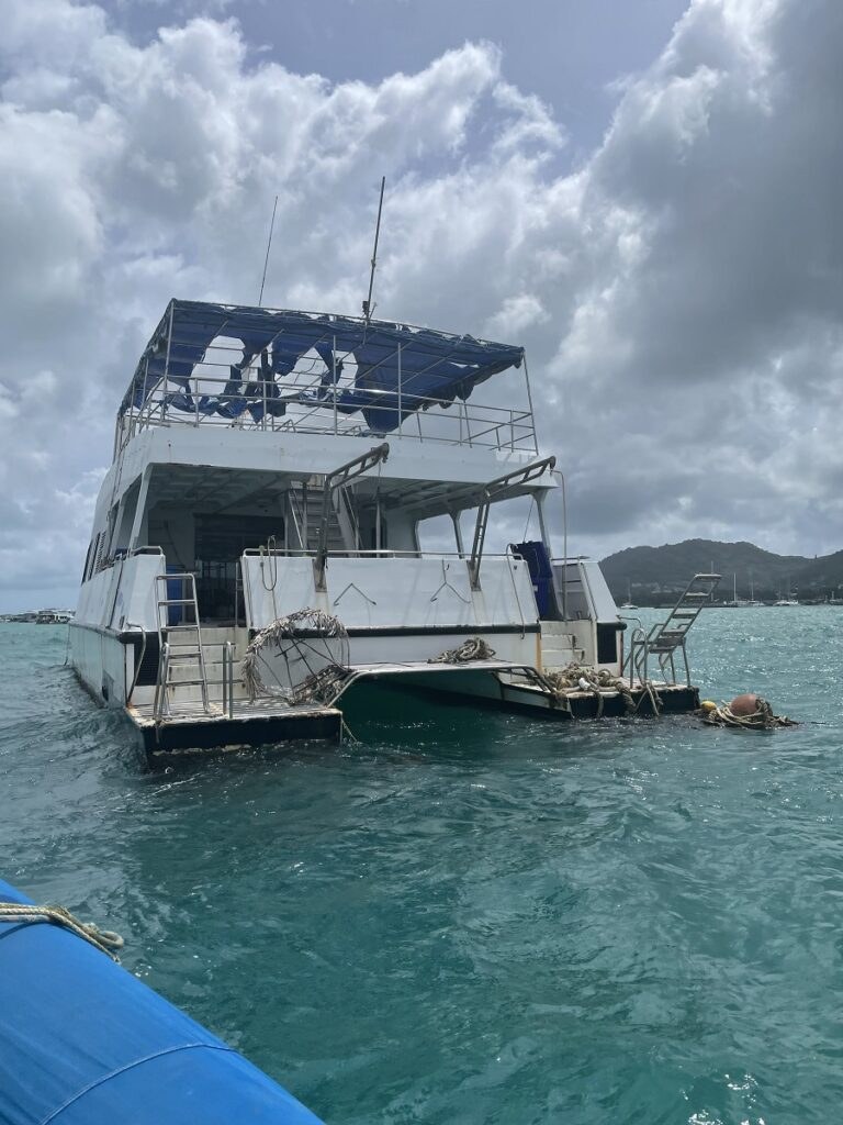POWER CATAMARAN 72 FEET- 2 DECKS- 80 passengers - Henri Captain