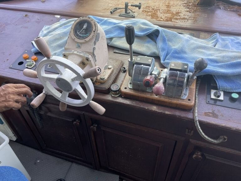 POWER CATAMARAN 72 FEET- 2 DECKS- 80 passengers - Henri Captain