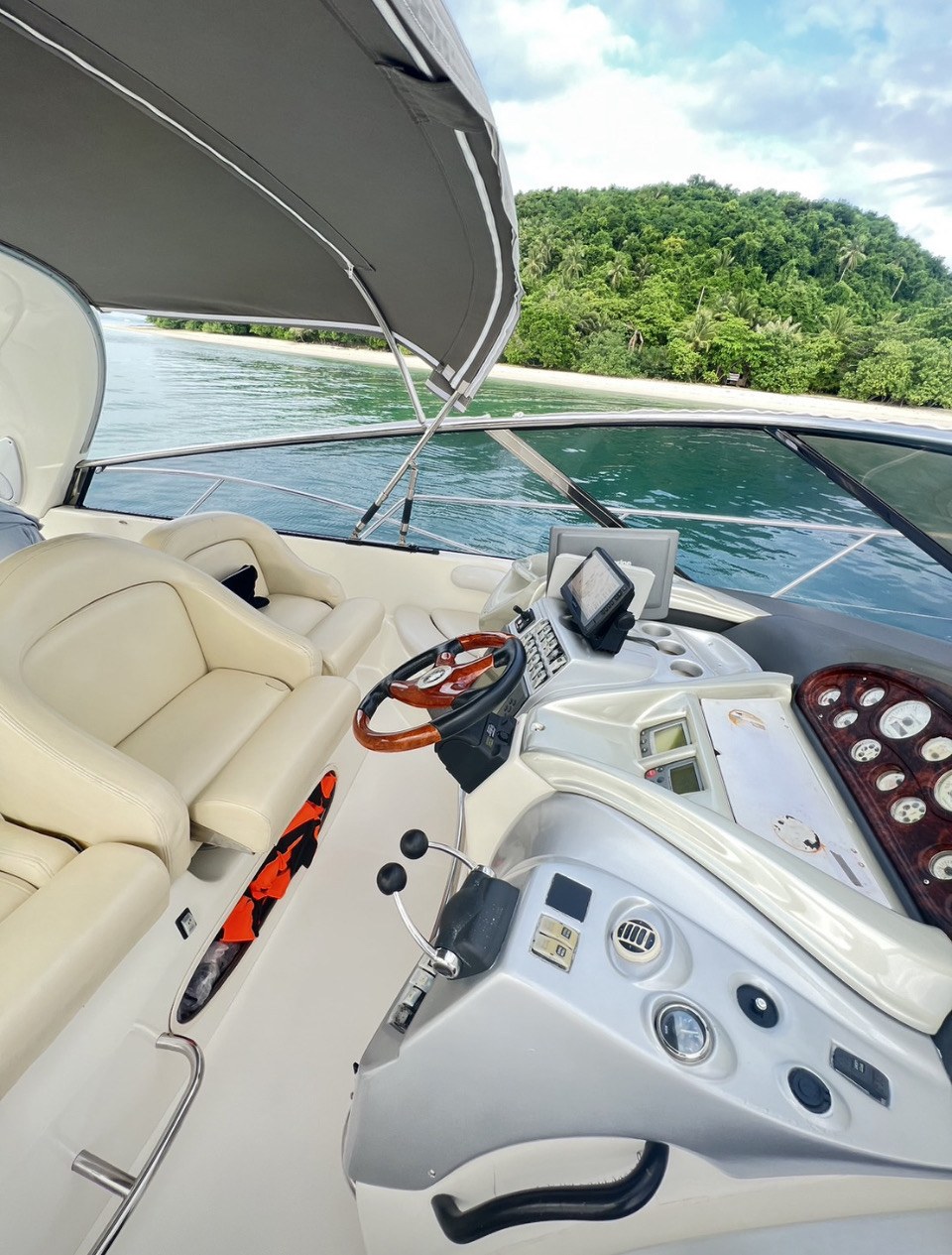 YACHT CRANCHI MEDITERRANNEE SPORT 47 FEET -2 CABINS-1150 HP VOLVO ...