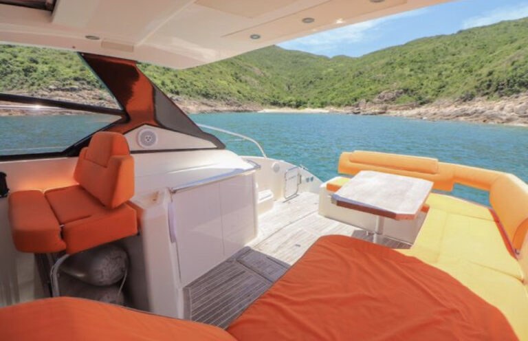 YACHT AZIMUT 38 Feet- 2 CABINS - Henri Captain