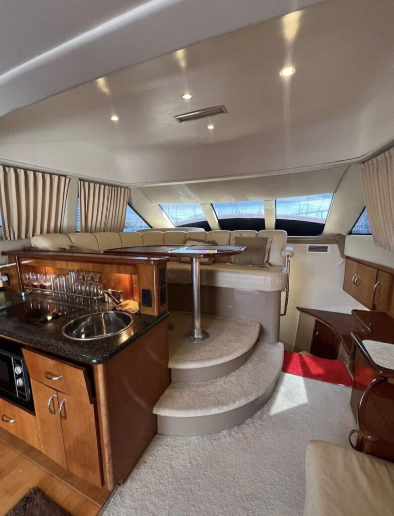 YACHT CARVER 36 FEET-2 CABINS- 2 X 380 hp - Henri Captain