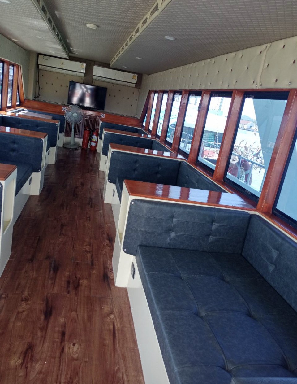 STELL DIVE BOAT 100 FEET- 100 PASSENGERS- 4 DECKS - Henri Captain