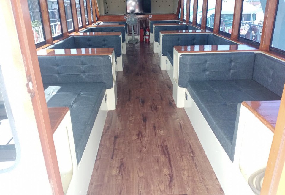 STELL DIVE BOAT 100 FEET- 100 PASSENGERS- 4 DECKS - Henri Captain