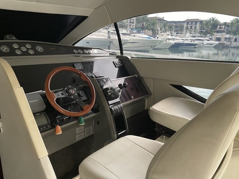 YACHT FAIRLINE 43 PHANTOM-2 CABINS-960 HP VOLVO - Henri Captain