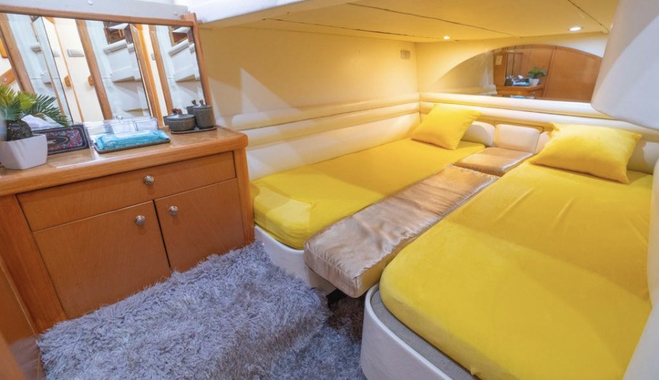 YACHT SEALINE 53 FEET-3 CABINS-1200 HP MAN - Henri Captain