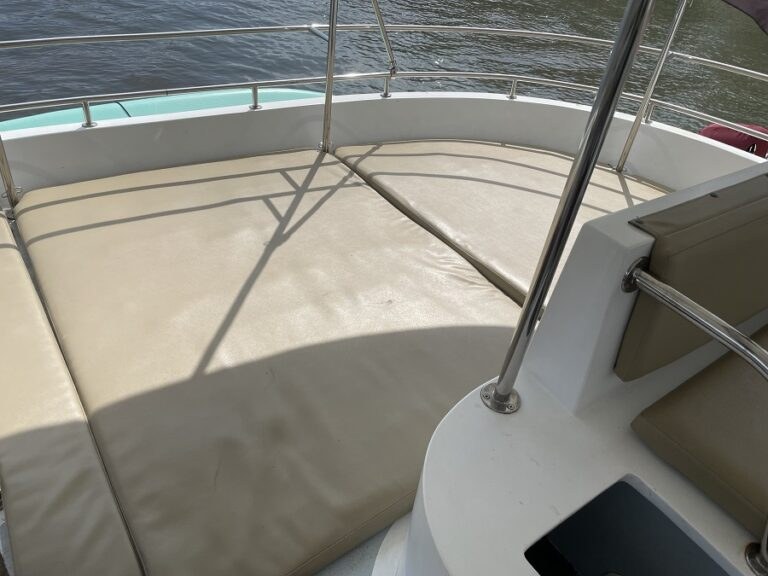 POWER CATAMARAN 40 FEET - 4 CABINS - Henri Captain