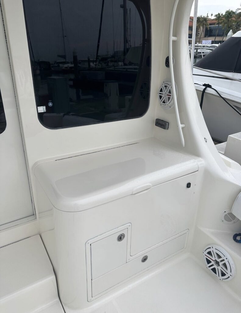 FISHING YACHT LUHRS 46 FEET- 2 CABINS - Henri Captain