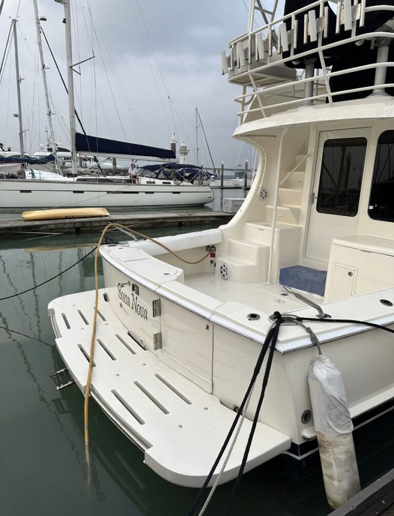 FISHING YACHT LUHRS 46 FEET- 2 CABINS - Henri Captain
