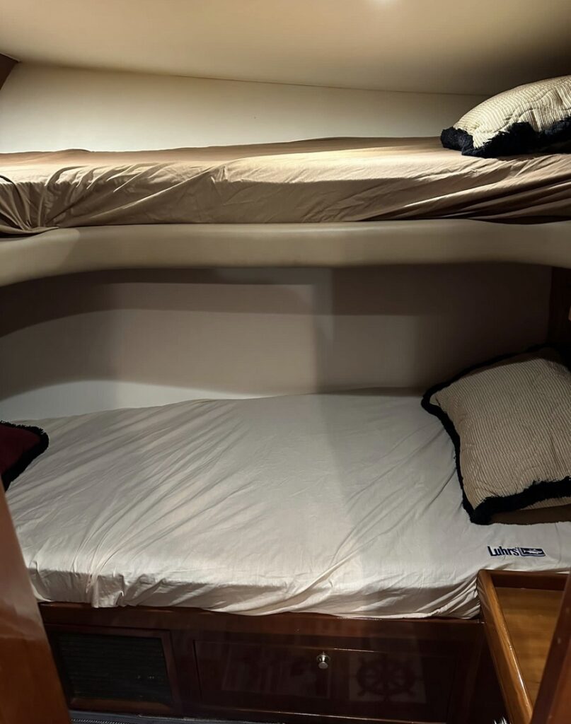 FISHING YACHT LUHRS 46 FEET- 2 CABINS - Henri Captain