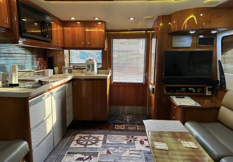 FISHING YACHT LUHRS 46 FEET- 2 CABINS - Henri Captain