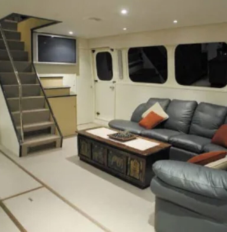 POWER CATAMARAN SHER KHAN 75 Feet- 4 CABINS - Henri Captain