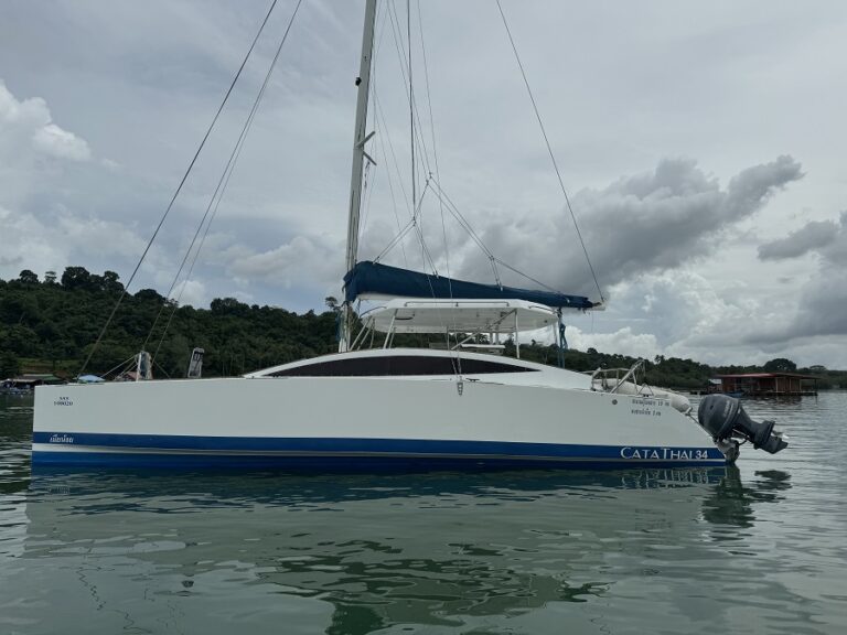 CATAMARAN CATATHAI 34 OPEN-3 cabins - Henri Captain