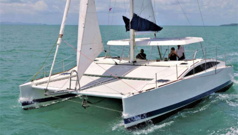 CATAMARAN CATATHAI 34 OPEN-3 cabins - Henri Captain