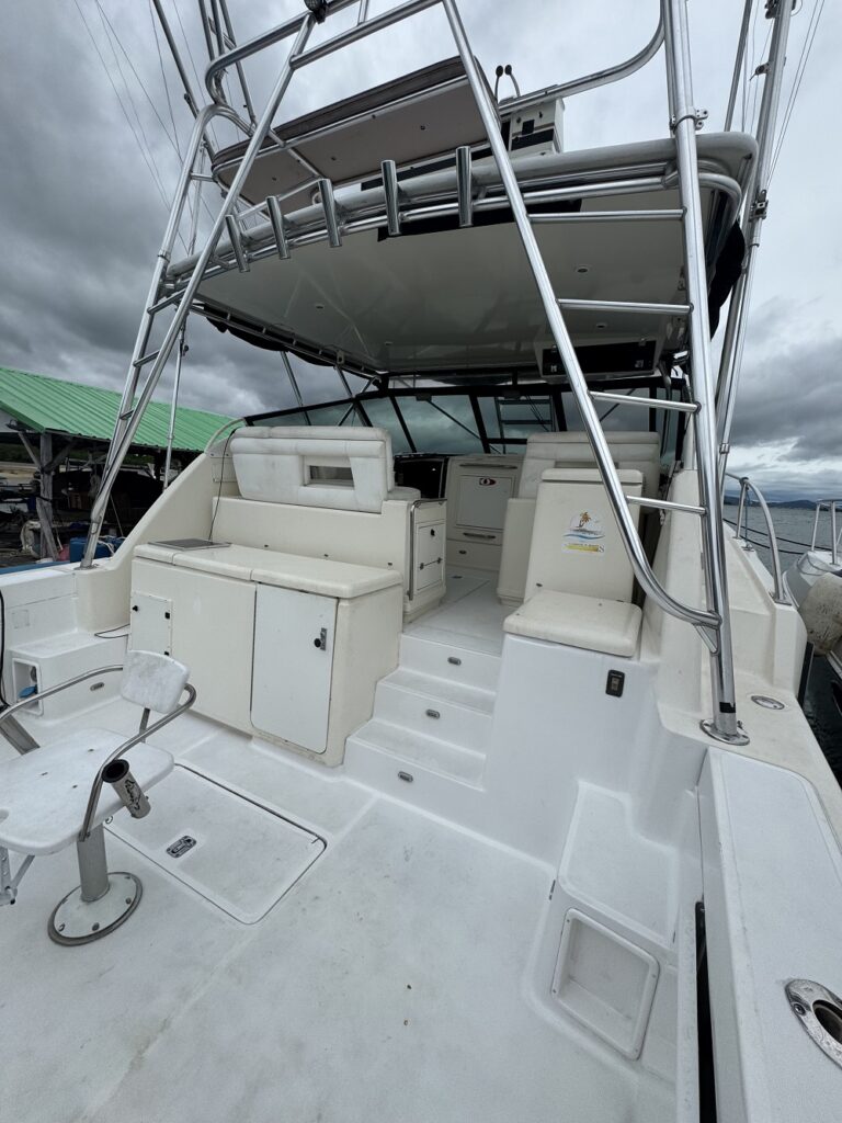 FISHING YACHT TIARA 43 FEET - Henri Captain