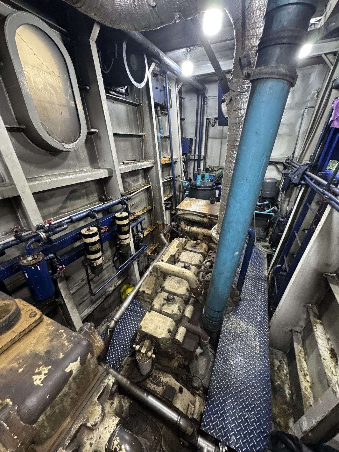 STEEL DIVING CATAMARAN 107 FEET-LIVEABOARDS- 11 CABINS - Henri Captain
