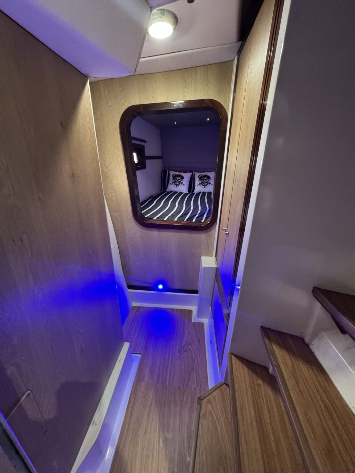 CATAMARAN CATANA 42 FEET- 4 CABINS - Henri Captain