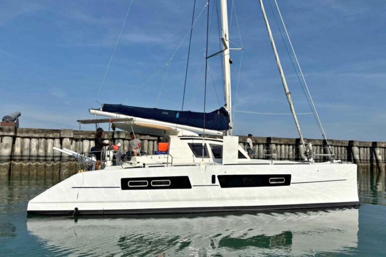 CATAMARAN CATANA 42 FEET- 4 CABINS - Henri Captain