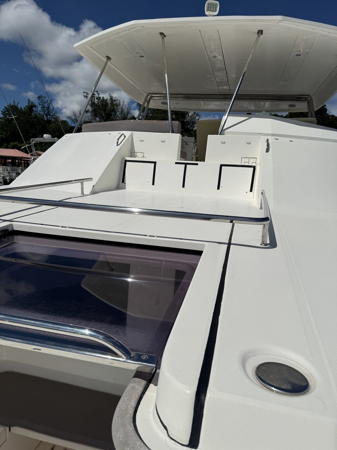 POWER CATAMARAN LEOPARD 51 FLYBRIDGE- 3 CABINS - Henri Captain