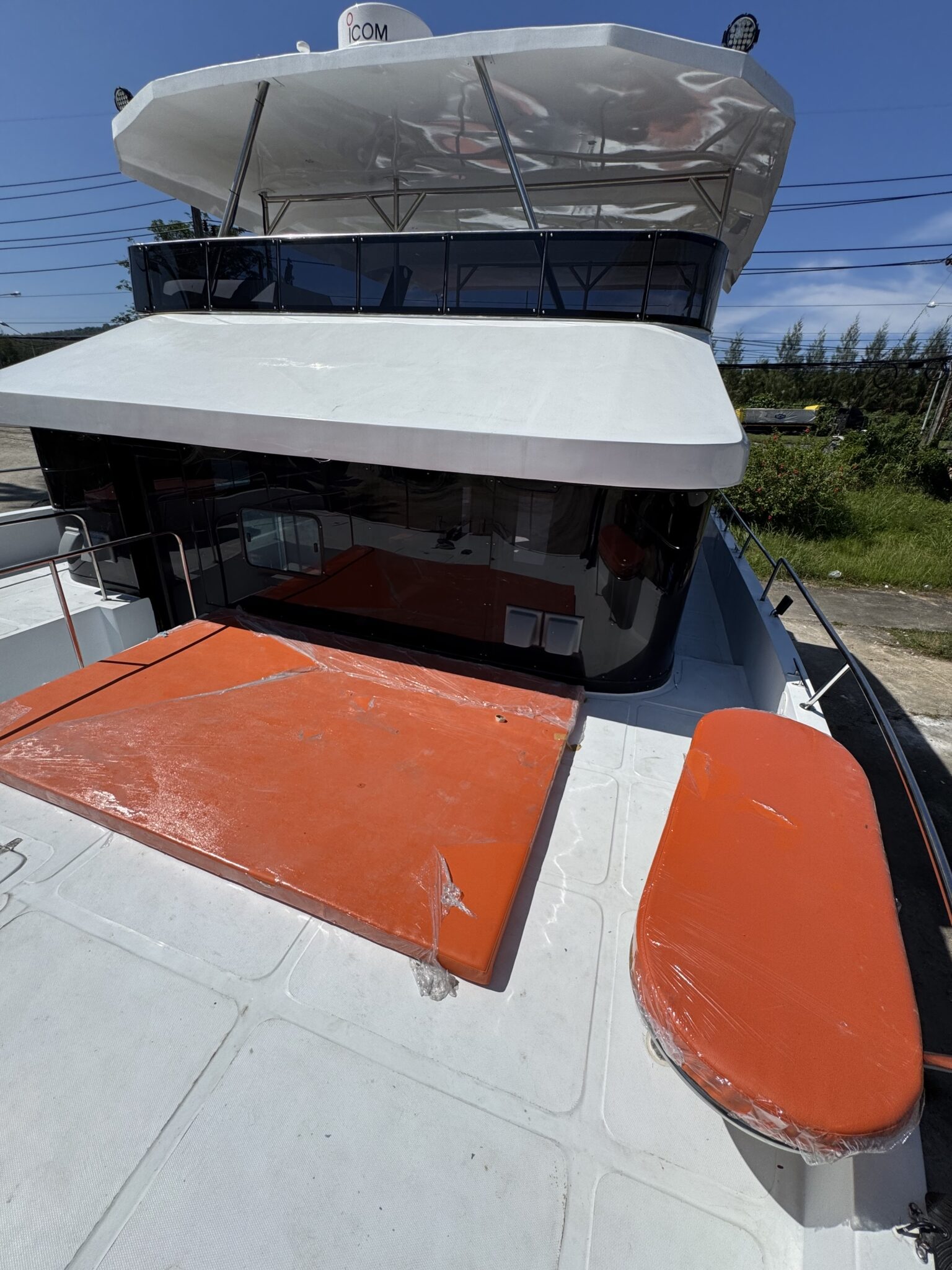 POWER CATAMARAN 47 FEET FLYBRIDGE- 40 PASSENGERS-2 X 300 HP - Henri Captain