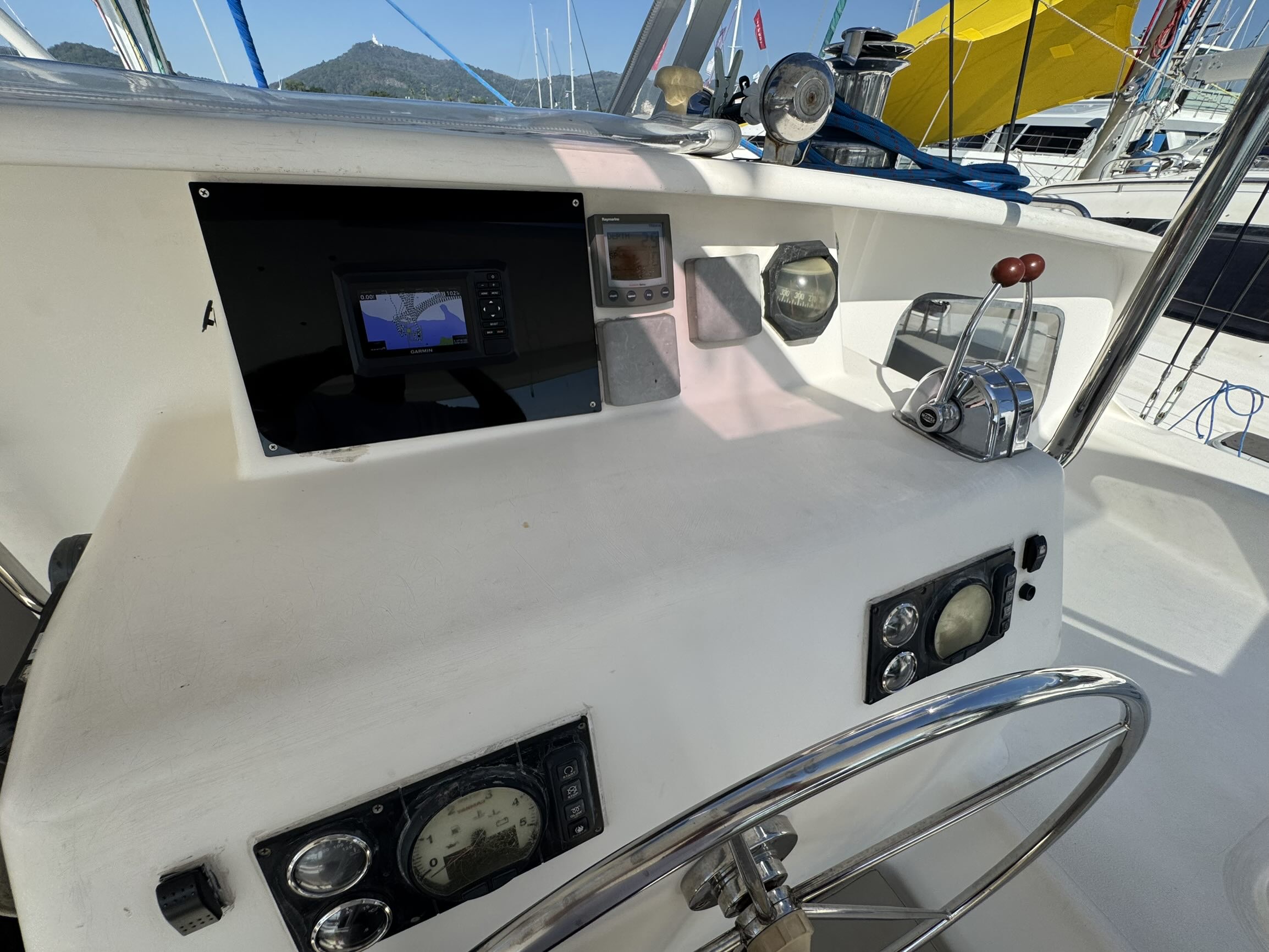 CATAMARAN VOYAGE 50 FEET- 4 CABINS - Henri Captain